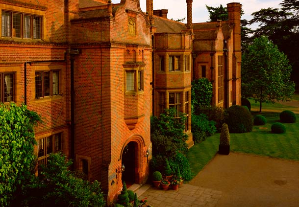 The Historic & Elegant Hanbury Manor | WeddingDates Blog