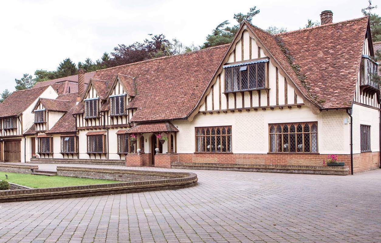 5 Beautifully Elegant & Timeless Manor House Wedding Venues